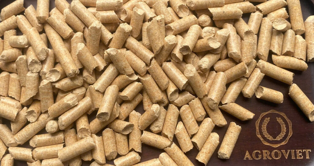 Wood Shaving vs Wood Pellet – Pros, Cons, Why choose them